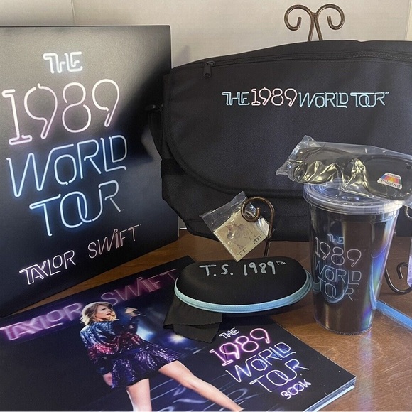 Taylor Swift | Accessories | Taylor Swift Vip Package For 989 World ...